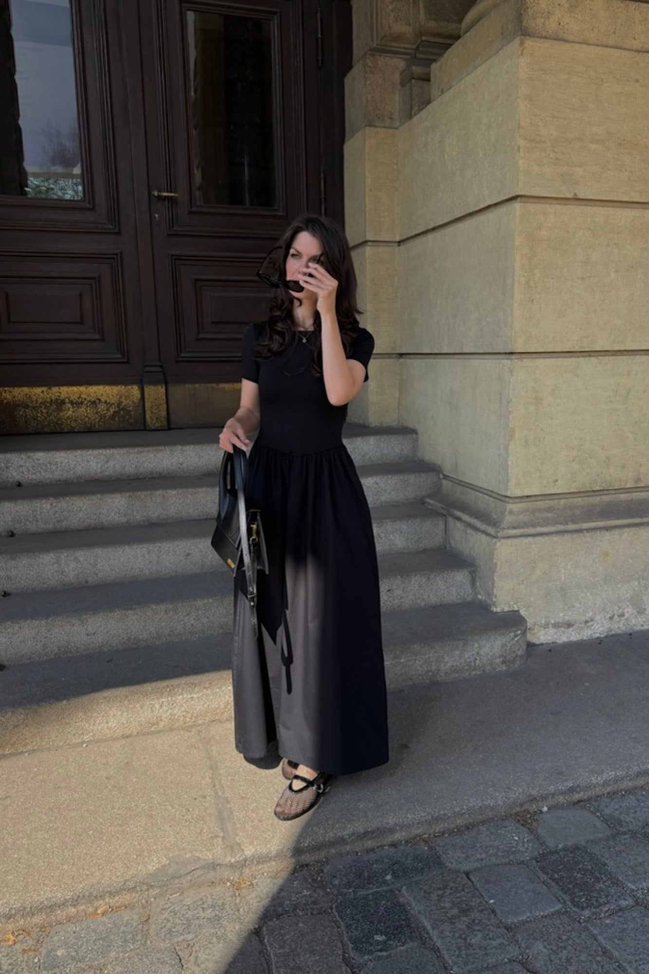 Naomi, Amélia, Siena — základní outfit. V černé.